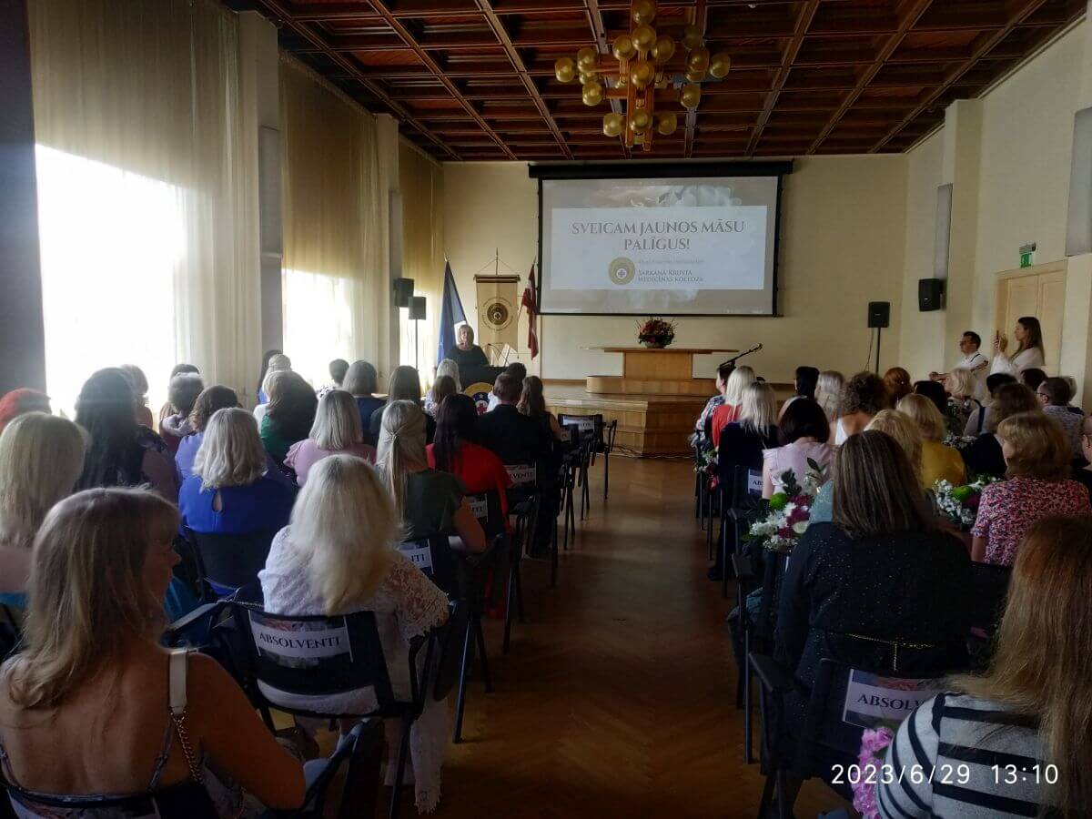 Sveicam jaunos māsu palīgus izlaidumā un vēlam veiksmi profesionālajā ...